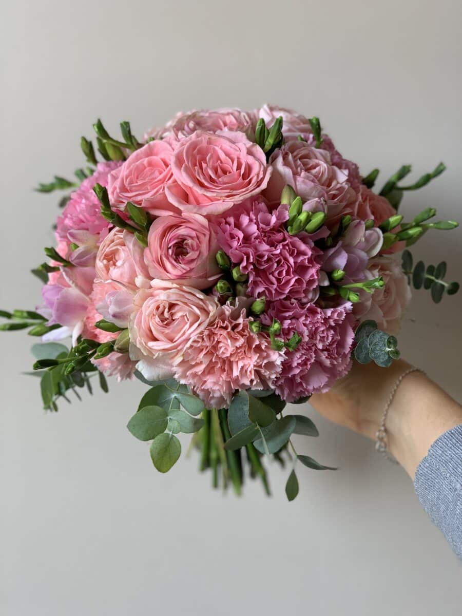 Bouquet de mariée rond serré rose - Barthel Fleurs
